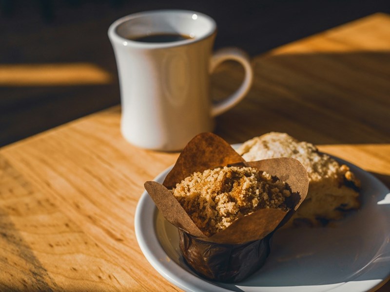 Entitled customer berates teenage barista for microwaving her muffin ...