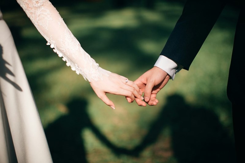 Groom argues that bride should not be spending so much on a wedding ...