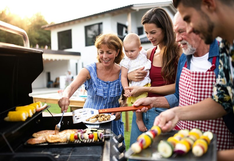 Family refuses to invite cousin to 4th of July BBQ after her behavior ...