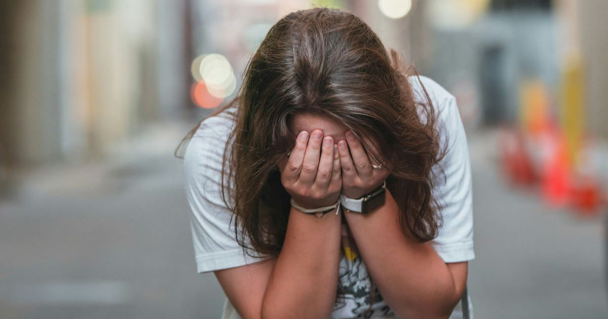 'It's toddler behavior': Woman sobs and heaves after remembering a 2 mm ...