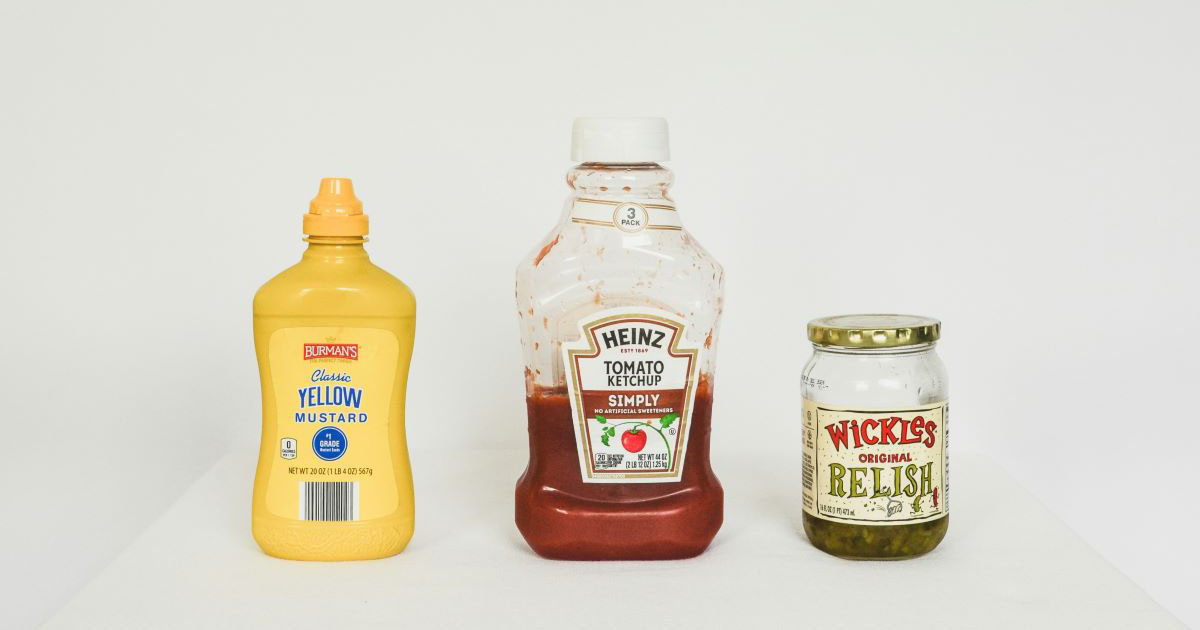 7-year-old girl licks condiment dispensers at Costco, parents yell at ...