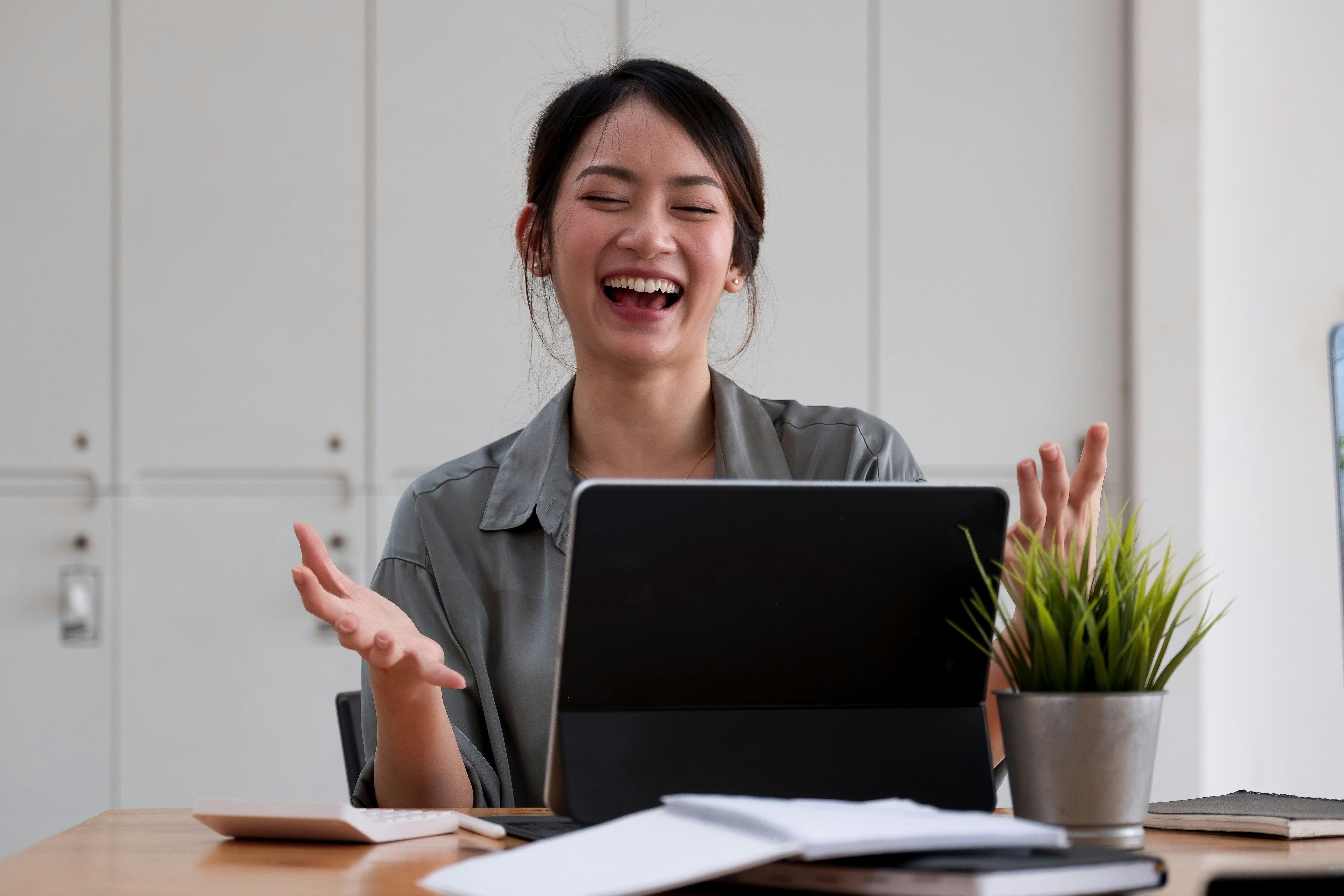 Brand new employee mortified by their interruption to video call: 'I ...