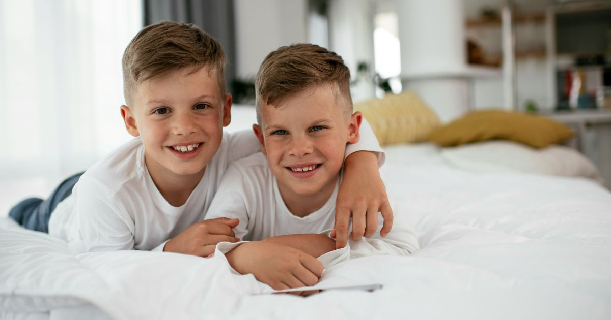 Couple kicks out their 30-year-old roommate after his 4 and 7-year-old ...