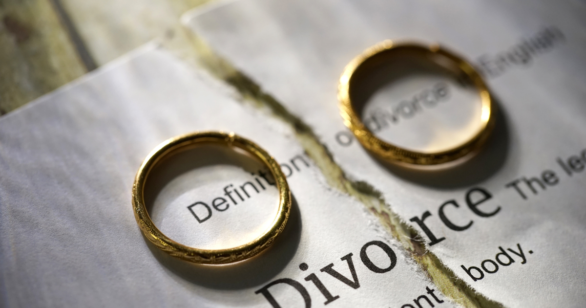 10 years of marriage jeopardized after husband sneaks off to a company ...