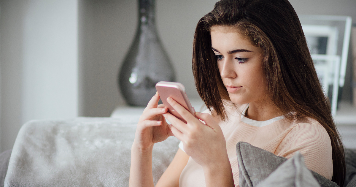 Babysitter gets 15-year-old daughter to take care of toddlers in her place, mom refuses to pay ...