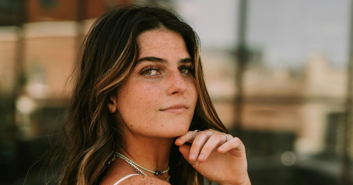 25-year-old freeloader tells 52-year-old mom who pays her bills that ...