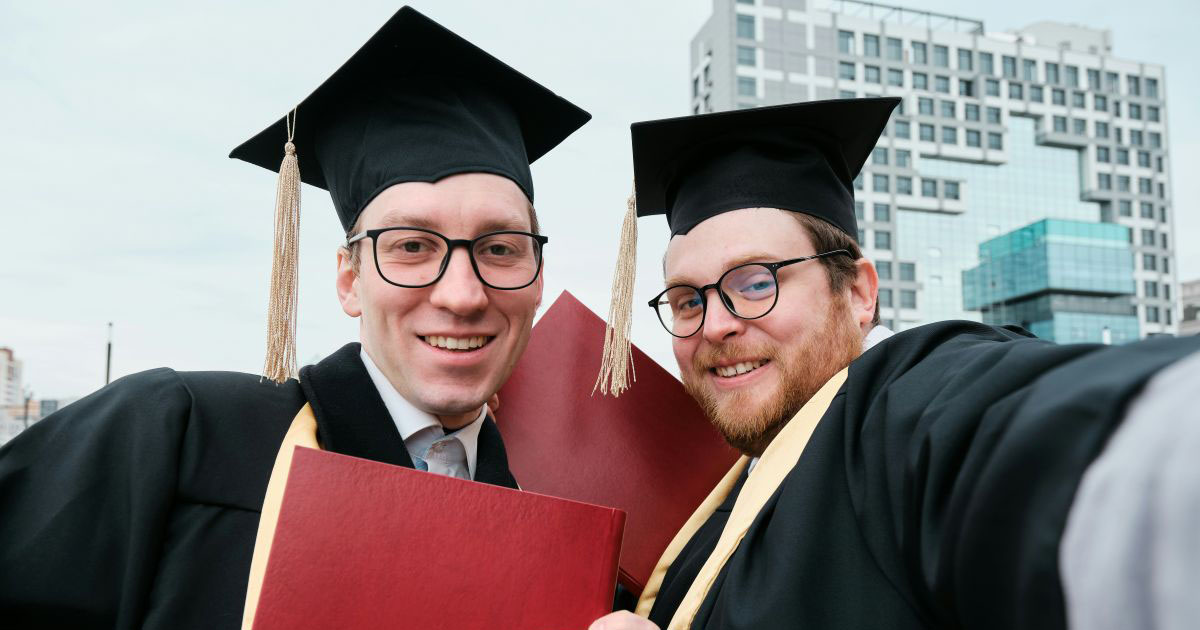 22-year-old Ivy League graduates lie about dropping out of college to ...