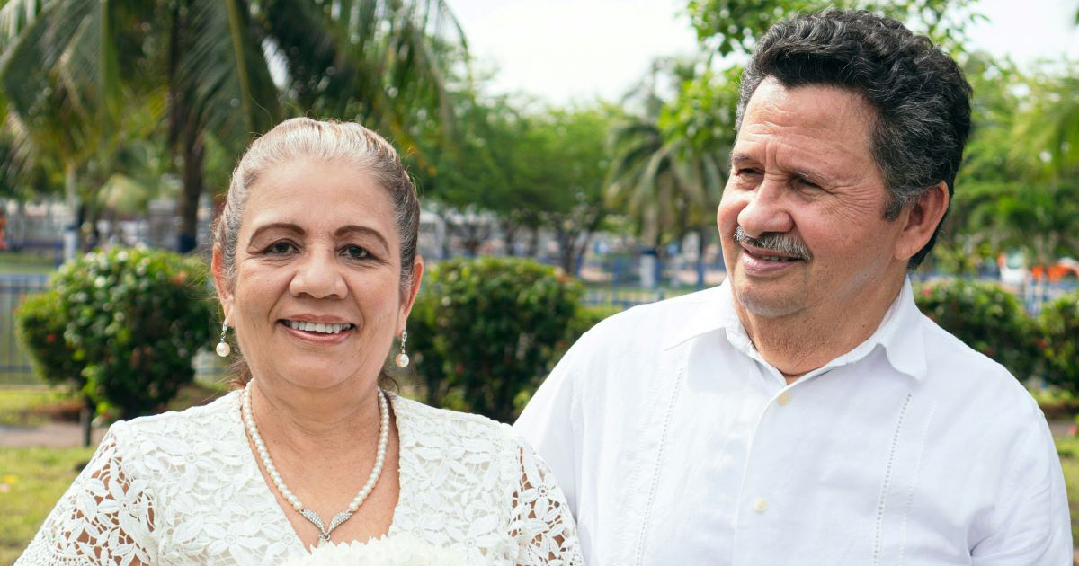 Dad excludes 20-year-old son from wedding photo with his 2nd wife, her ...