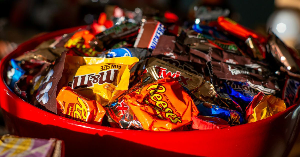 32-year-old employee spends $100 of her own money on Halloween candy ...