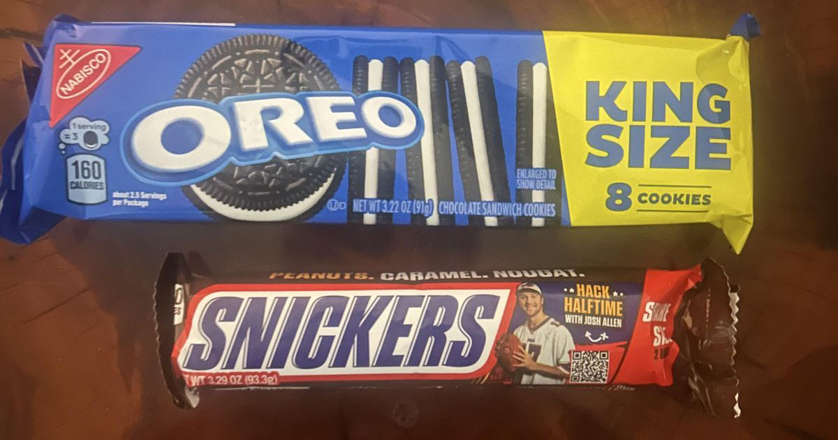 Employee of 27 years receives Oreos and a Snickers bar as a thank-you ...