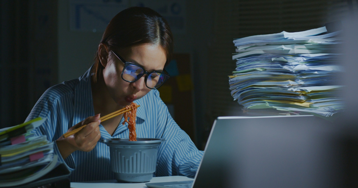 Colleague insists woman get takeout with work team, protests when she ...