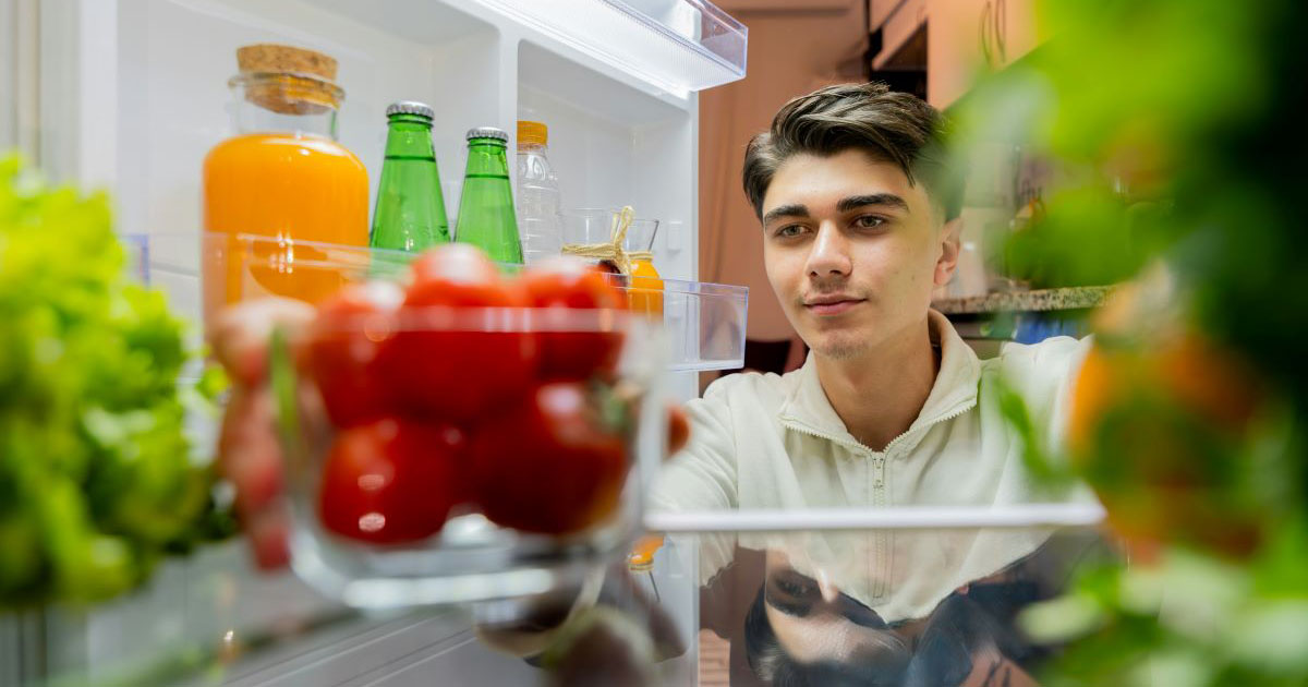 14-year-old yells at his 15-year-old brother for throwing away all the ...