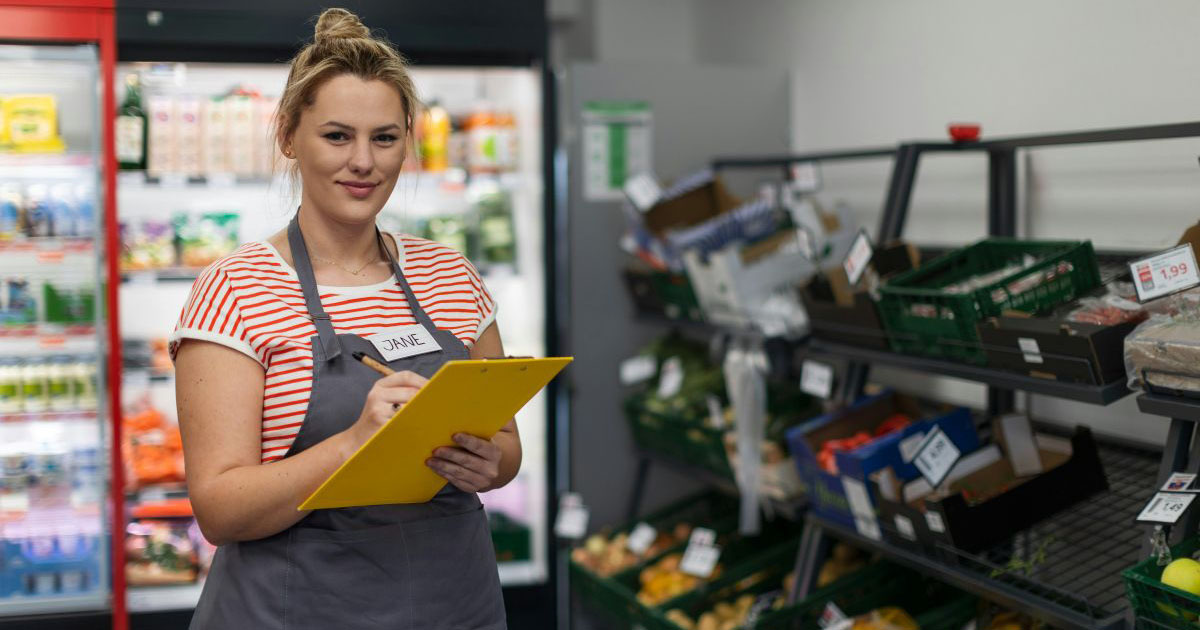 Retail manager earns only 50 cents more than the employees they manage ...