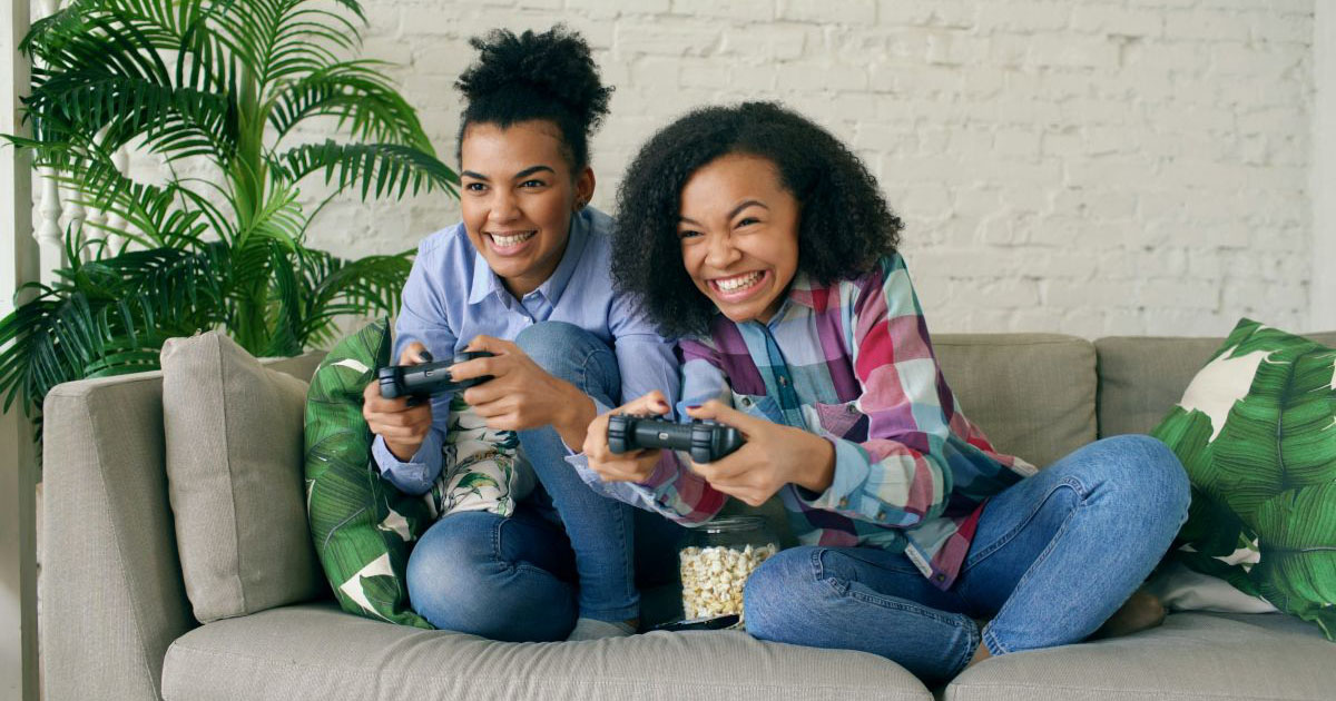 Mom allows her 13-year-old daughter's friend to spend $100 on Roblox ...