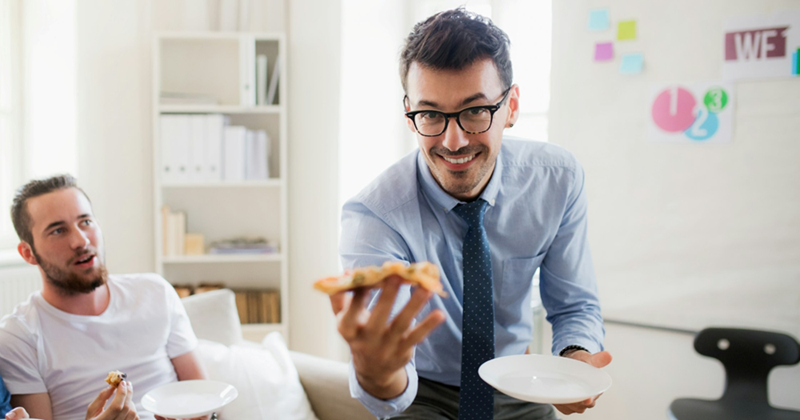Boss denies employee lunch break for being 8 minutes late, employee ...