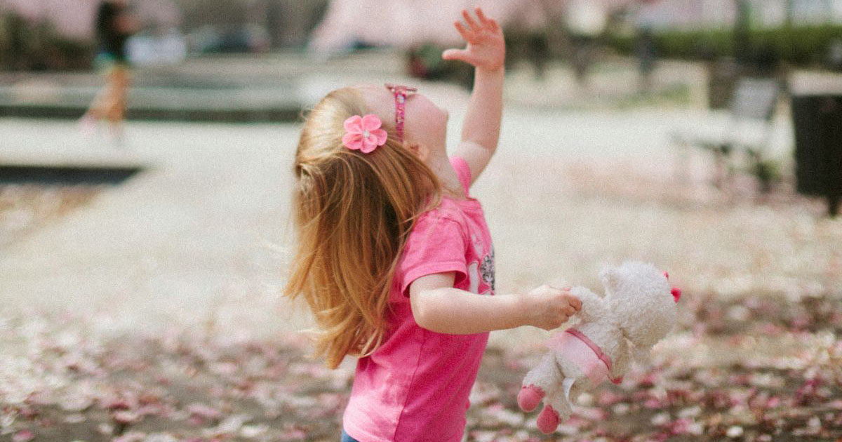 Mom scolds 18-year-old babysitter for giving her 7-year-old daughter a ...