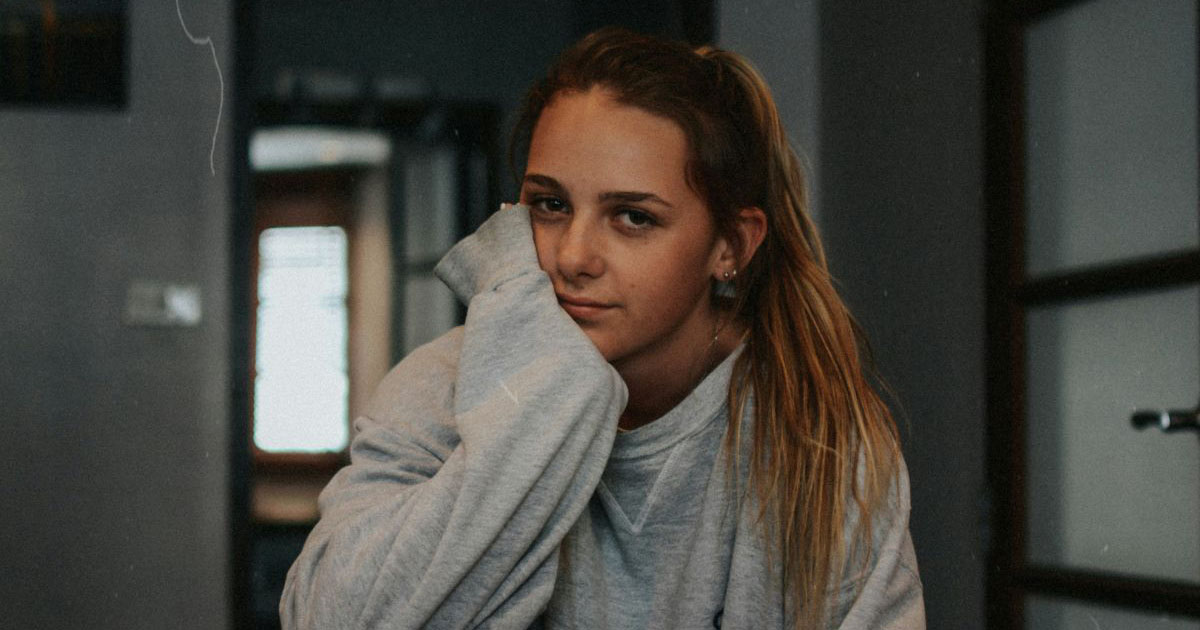 Stepmother allows 15-year-old stepdaughter to go to school wearing ...