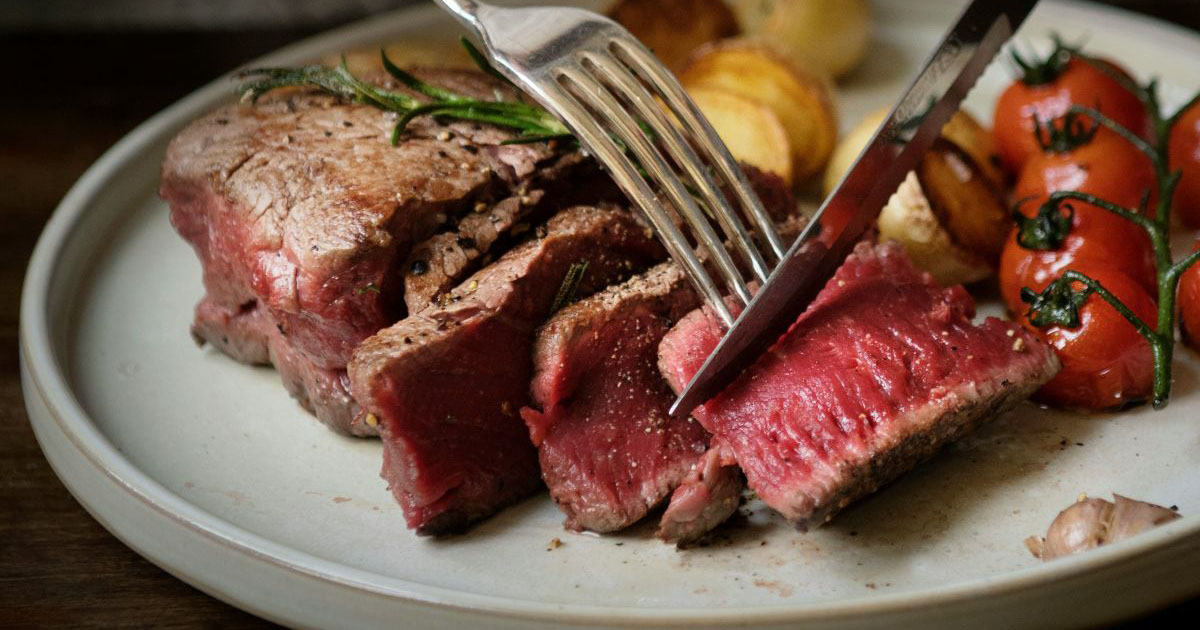 Boyfriend eats his girlfriend's $70 steak leftovers from their ...