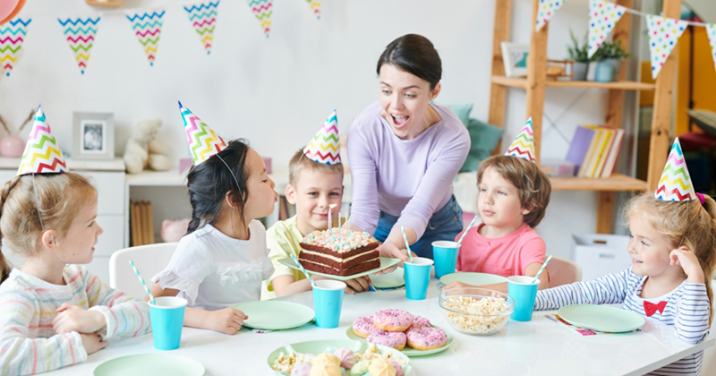 Mom worries about inviting badly behaved girl to daughter's birthday ...