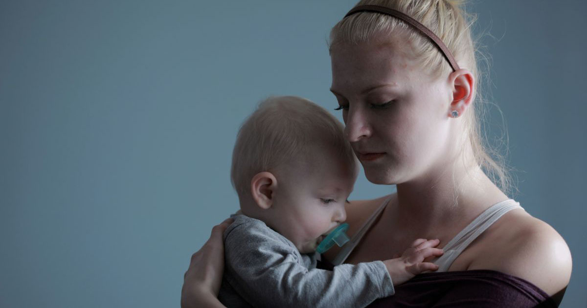 Single mom demands her male friend pay her bills, shames him in their ...