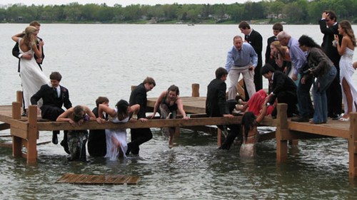 Prom Photo Fail of the Day - The Daily What - Daily Dose of WHAT?