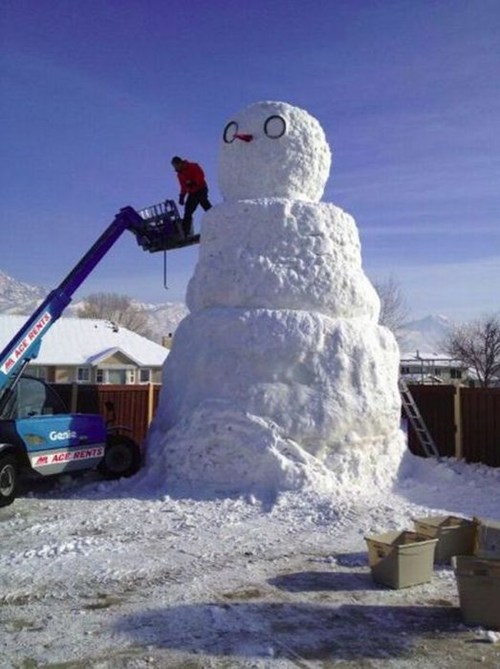 Giant Snowman WIN - WIN! - epic win photos