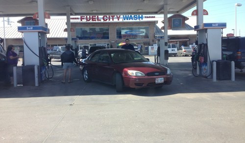 How to Fill Up Your Tank Like a Jerk, in One Photo - FAIL Nation ...