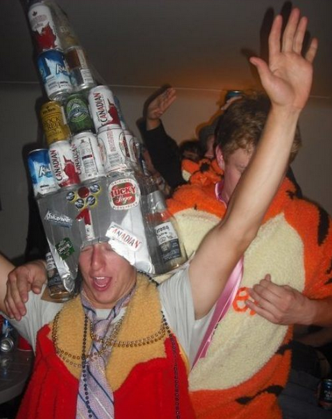 BEHOLD THE KING OF THE PARTY - After 12 - funny pictures, party fails ...