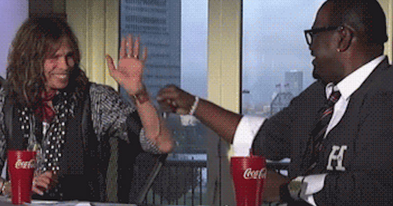 10 Times People Hilariously Failed At High Fives - FAIL Blog - Funny Fails