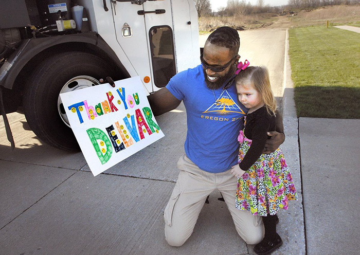 Little Girl and Garbage Man Have the Most Adorable Friendship ...