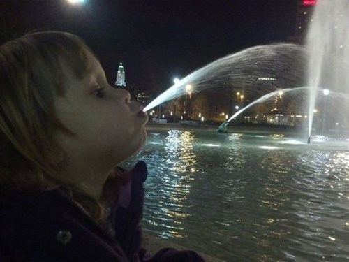 I'm a Fountain! - Photobombs - photobomb that guy