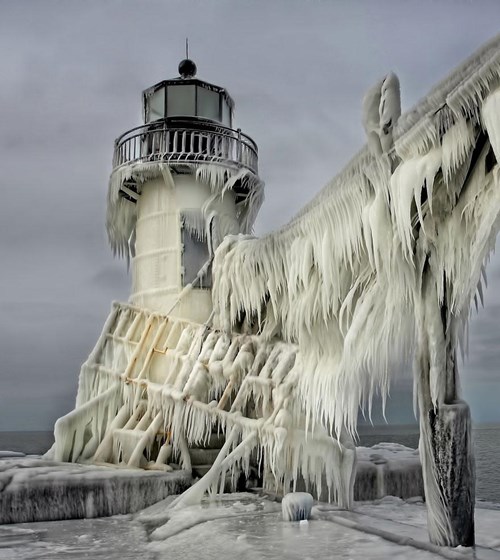 This Michigan Lighthouse Looks Better Frozen Over - WIN! - epic win photos