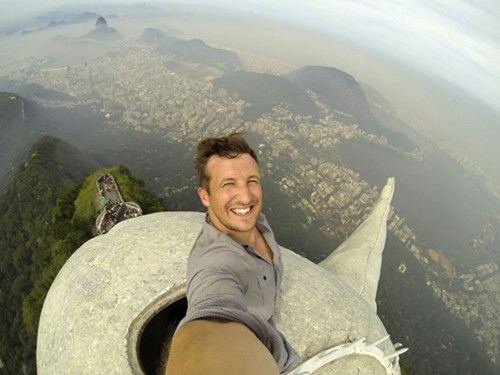 Pack it Up, the Best Selfie Ever is on Top of Rio De Janeiro's Christ ...