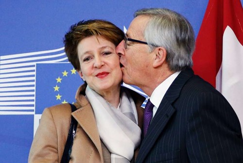 Cringe - kissing - cringe - Cheezburger