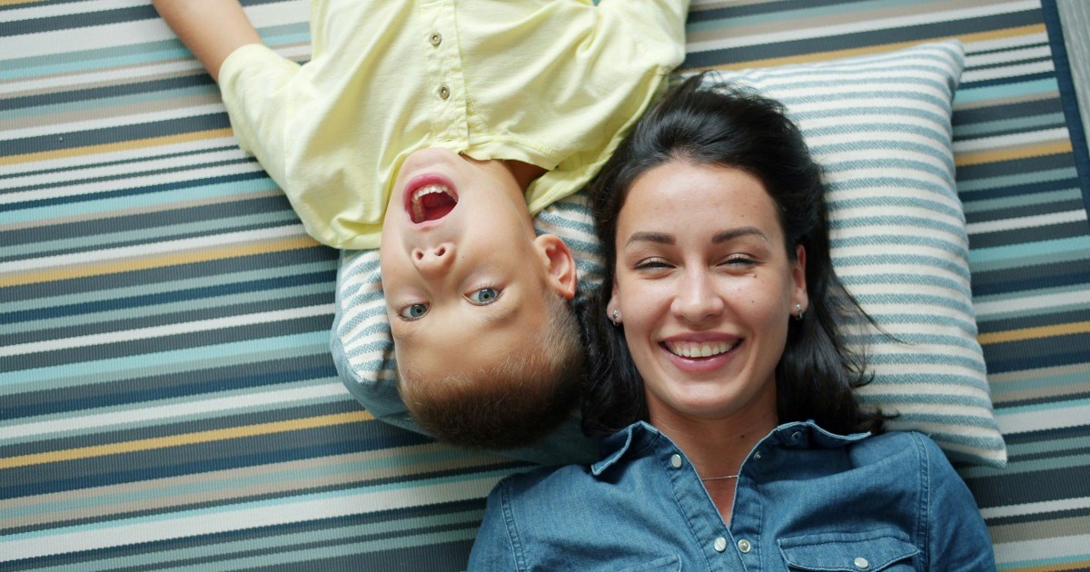 Mother demands 24-year-old sister cancel her vacation so she can watch ...
